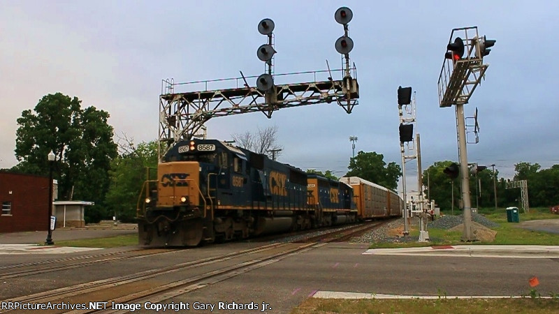 CSX 8587 & 8335